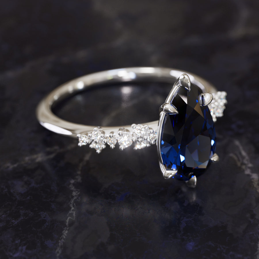 Anello di fidanzamento stregato con zaffiro blu scuro e diamanti ...
