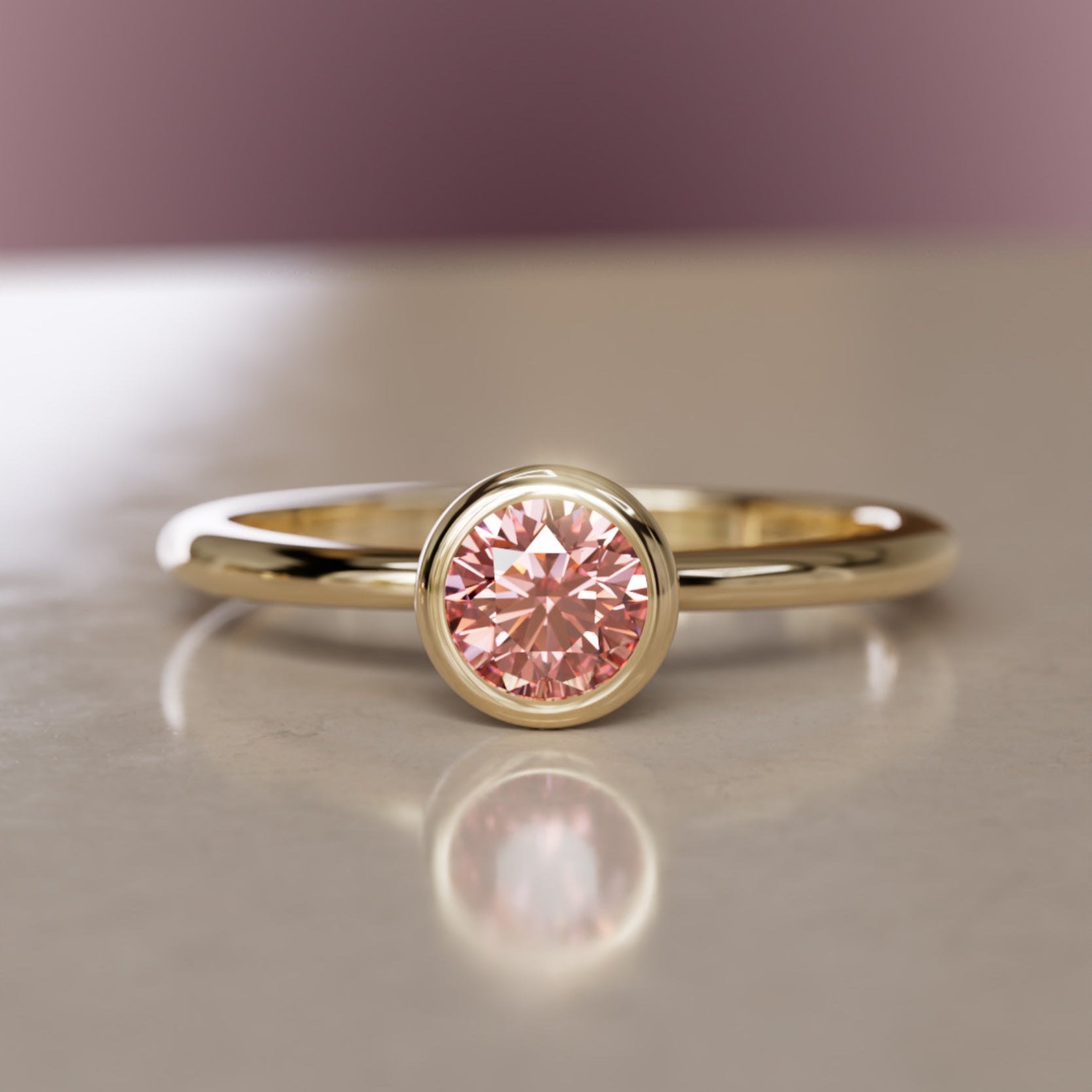 Anillo de compromiso moderno único con engaste bisel y diamante rosa d ...