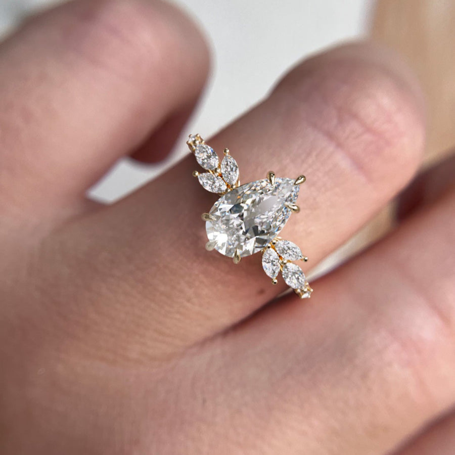 Bague de fiançailles fleur inspirée par la nature avec diamant taille ...